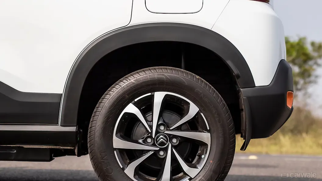 eC3 Front Logo Image, eC3 Photos in India - CarWale