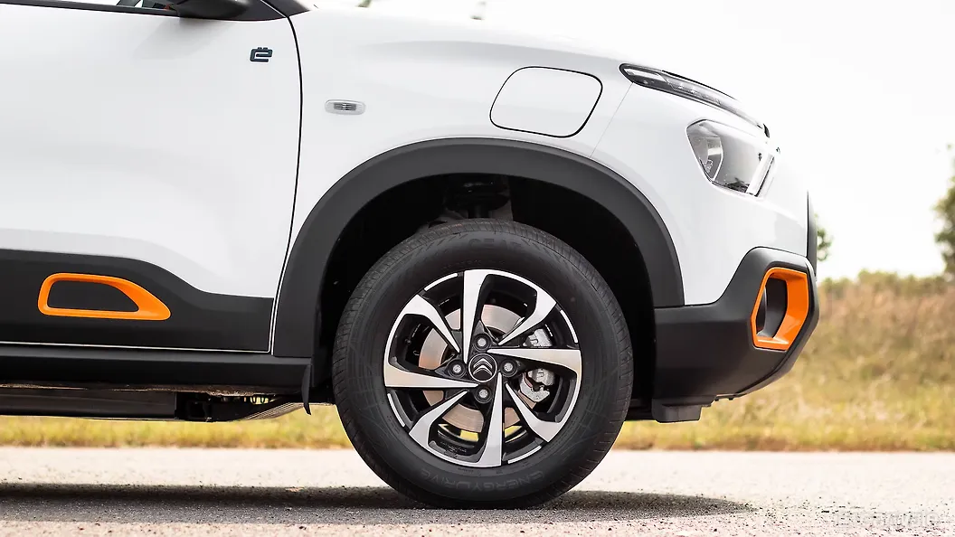 eC3 Rear Spoiler Image, eC3 Photos in India - CarWale