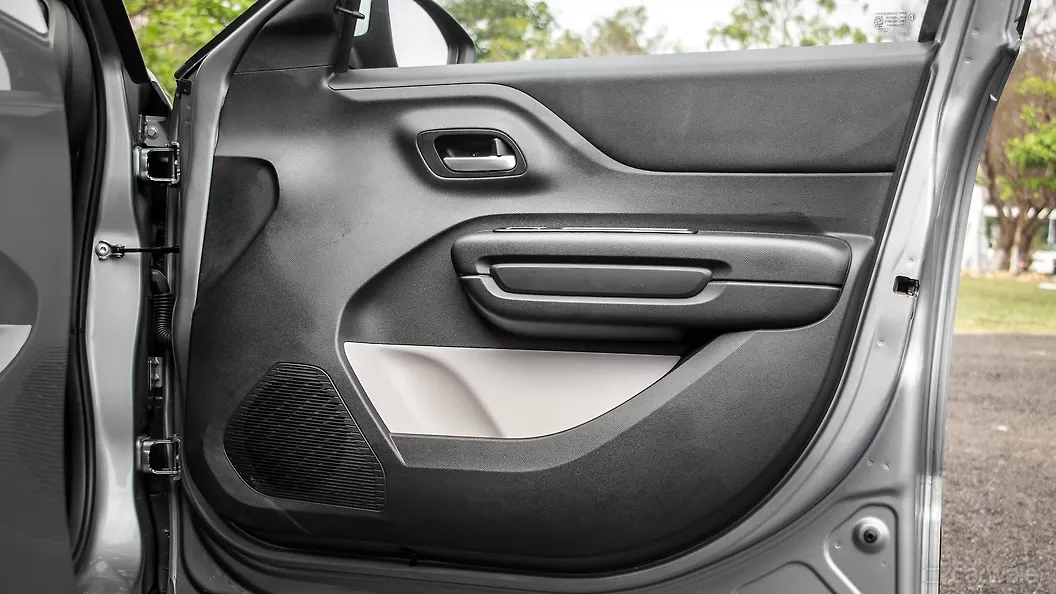 eC3 Bonnet/Hood release Image, eC3 Photos in India - CarWale