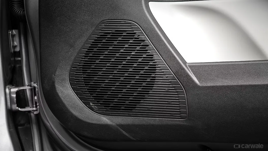 eC3 Rear Row Charging Point Image, eC3 Photos in India - CarWale