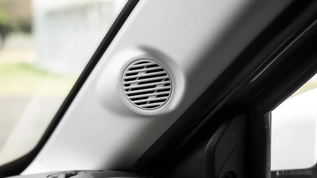 eC3 Rear Row Charging Point Image, eC3 Photos in India - CarWale