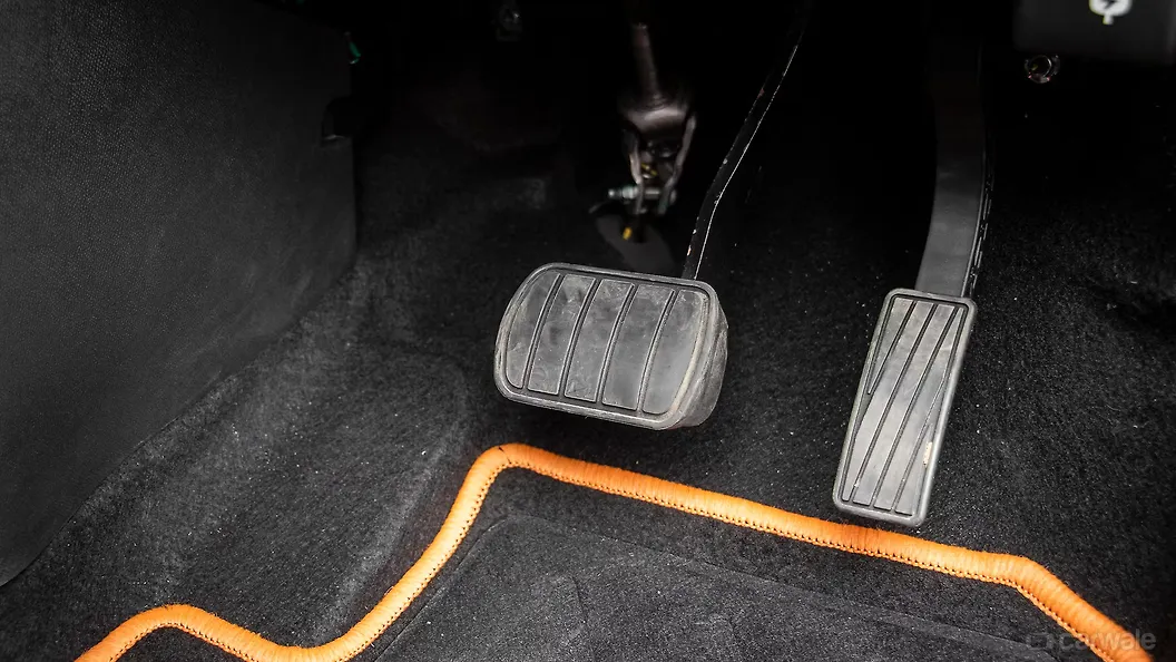 eC3 Pedals/Foot Controls Image, eC3 Photos in India - CarWale