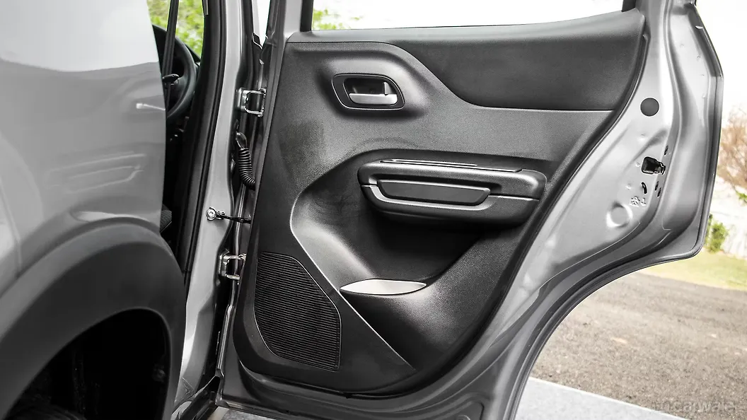 eC3 Rear Row Charging Point Image, eC3 Photos in India - CarWale