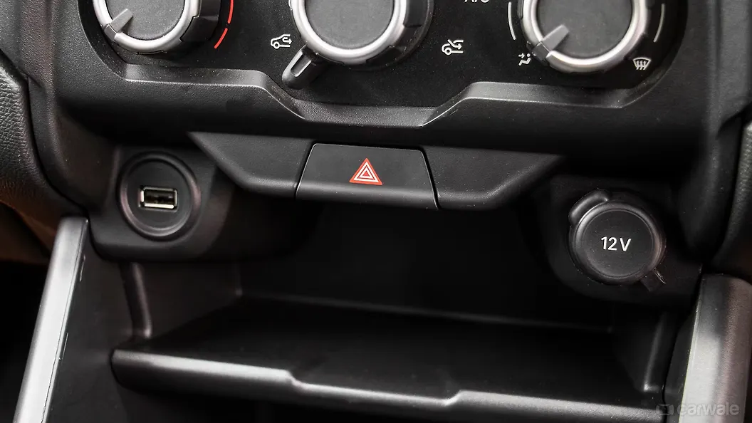 eC3 USB Port/AUX/Power Socket/Wireless Charging Image, eC3 Photos in ...