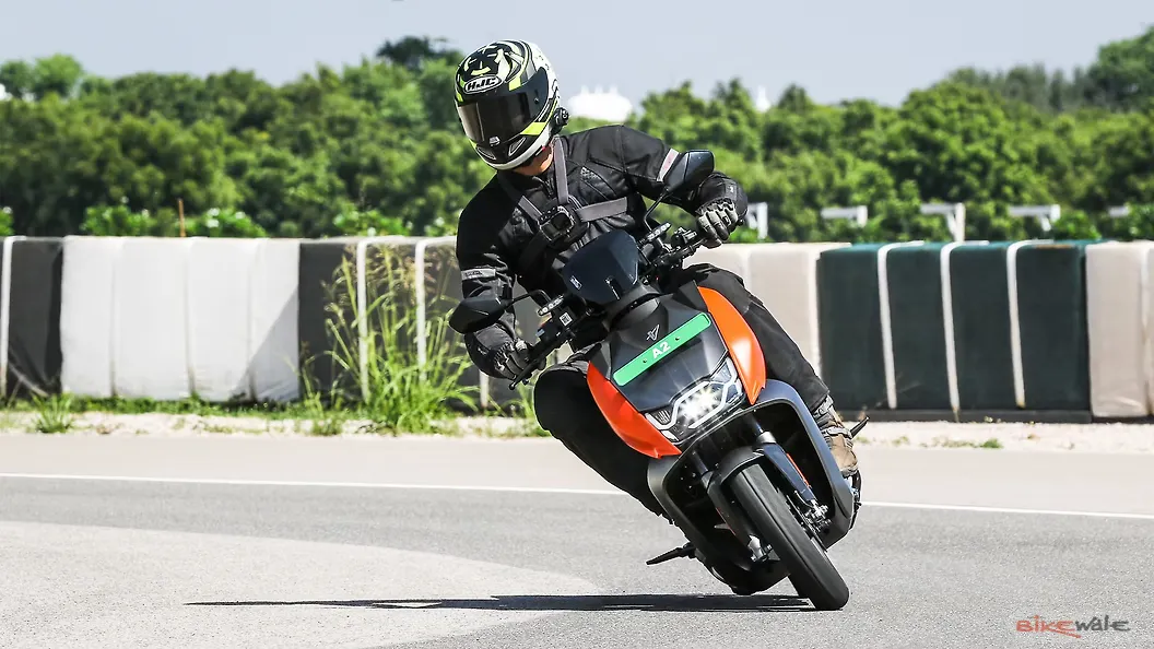 Vida V1 Pro Left Side View Image – BikeWale