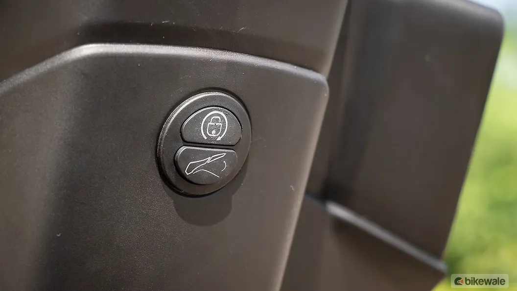 Vida V1 Turn Indicators Switch Image – BikeWale