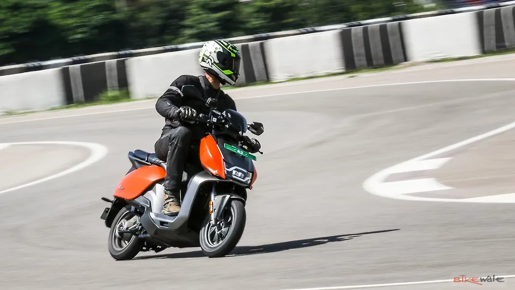 Vida V1 Pro Front View Image – BikeWale