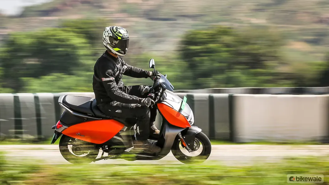 VIDA V1 Right Side View Image – BikeWale