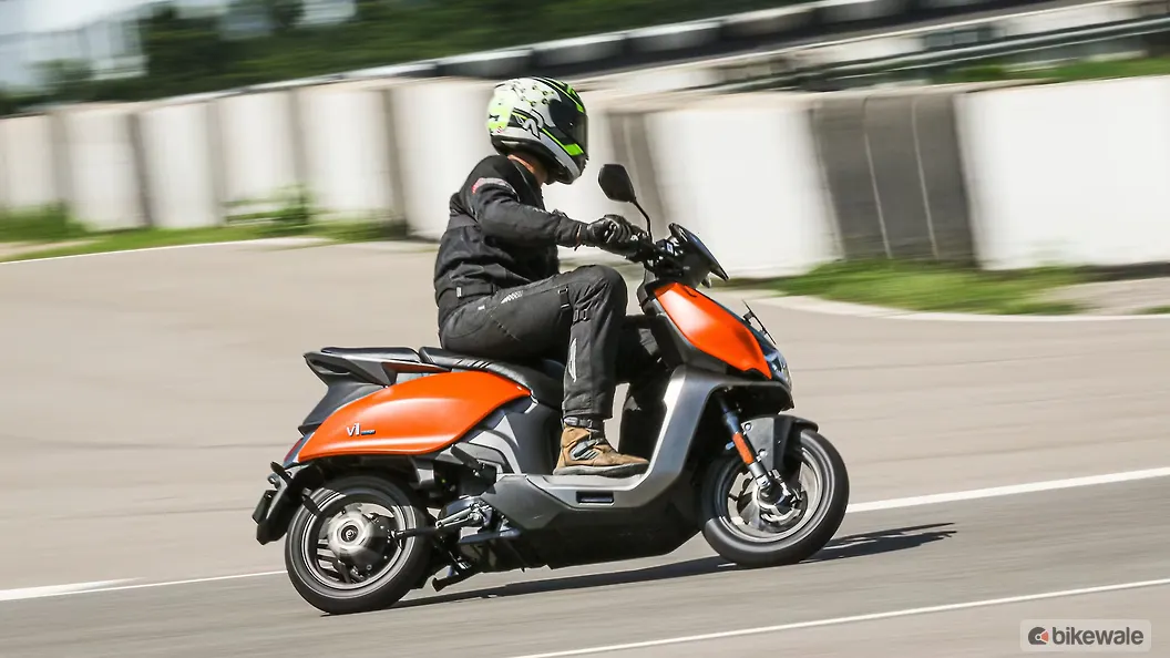 VIDA V1 Right Side View Image – BikeWale