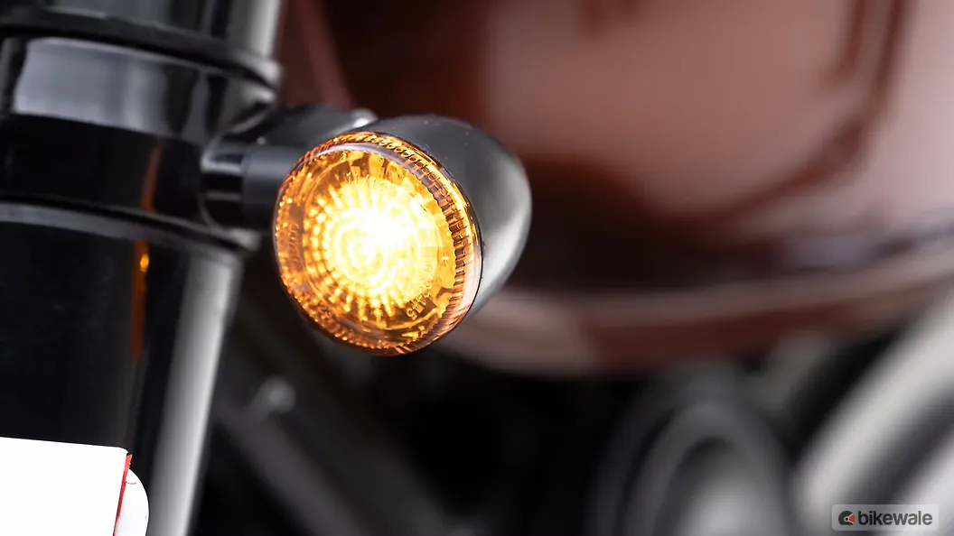 Jawa 42 Bobber Front Turn Indicators Image – BikeWale