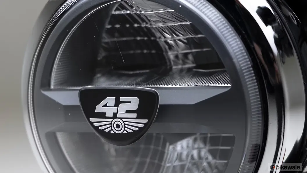 Jawa 42 Bobber Head Light Image – BikeWale