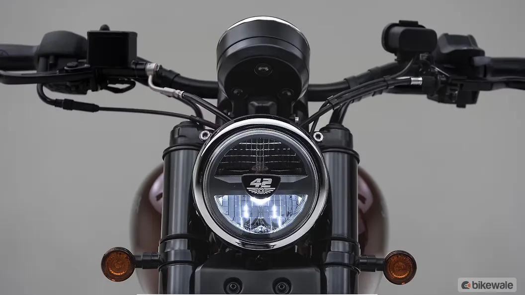 Jawa 42 Bobber Side Stand Image – BikeWale