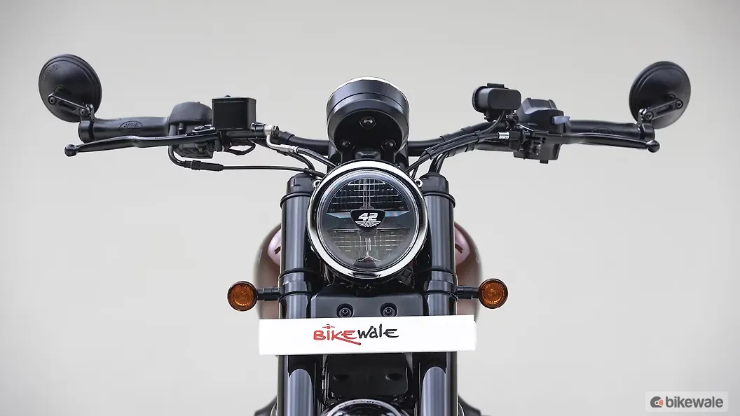 Jawa 42 Bobber Head Light Image – BikeWale