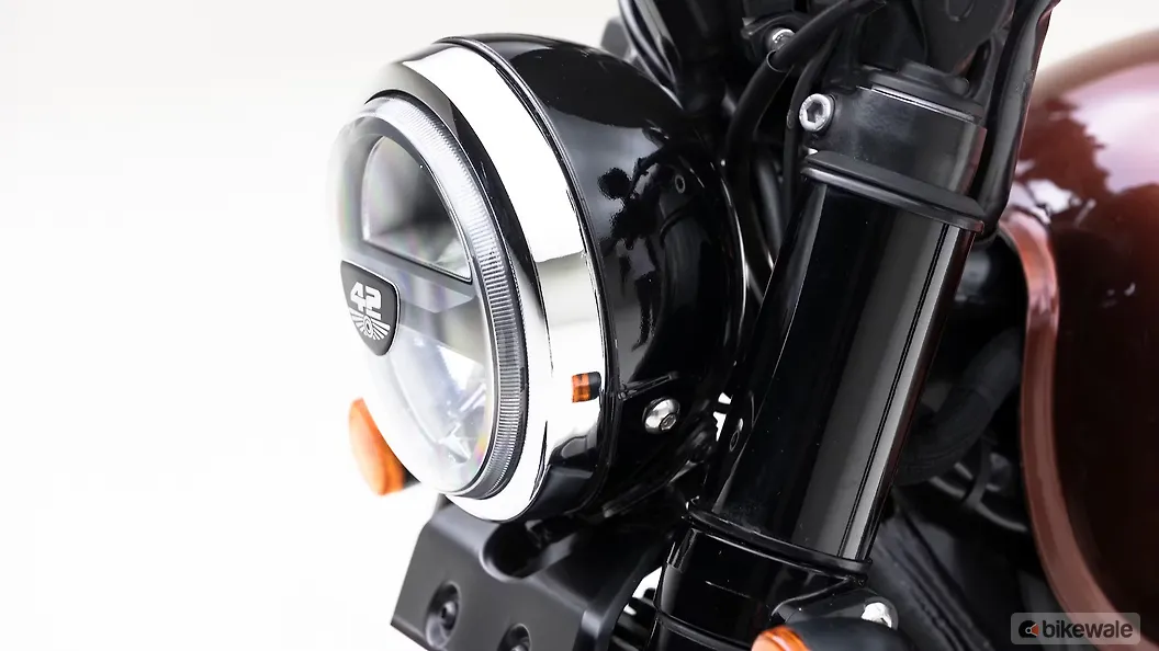 Jawa 42 Bobber Head Light Image – BikeWale
