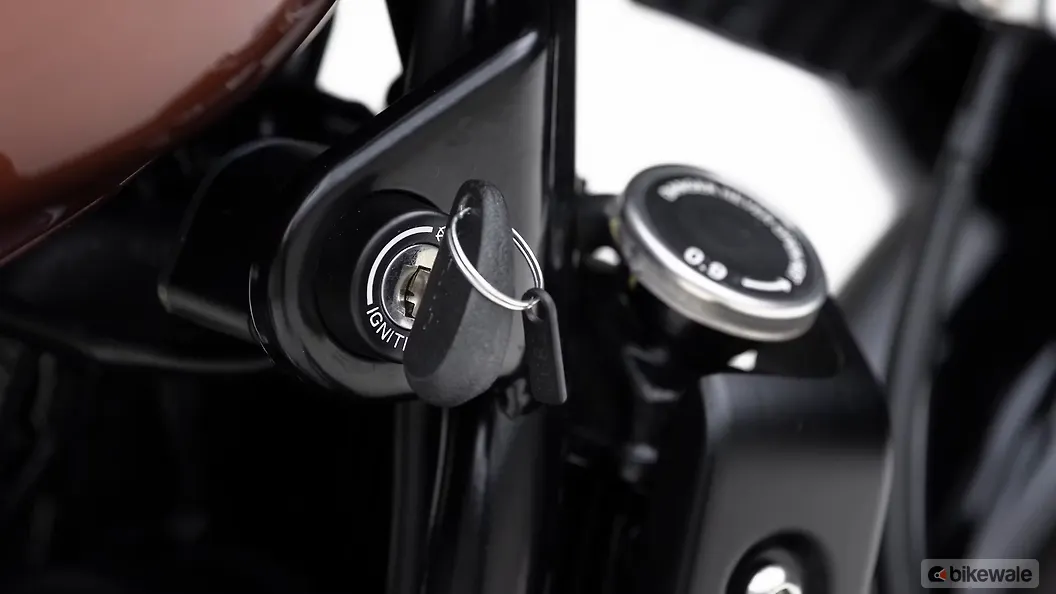 Jawa 42 Bobber Ignition Switch Image – BikeWale