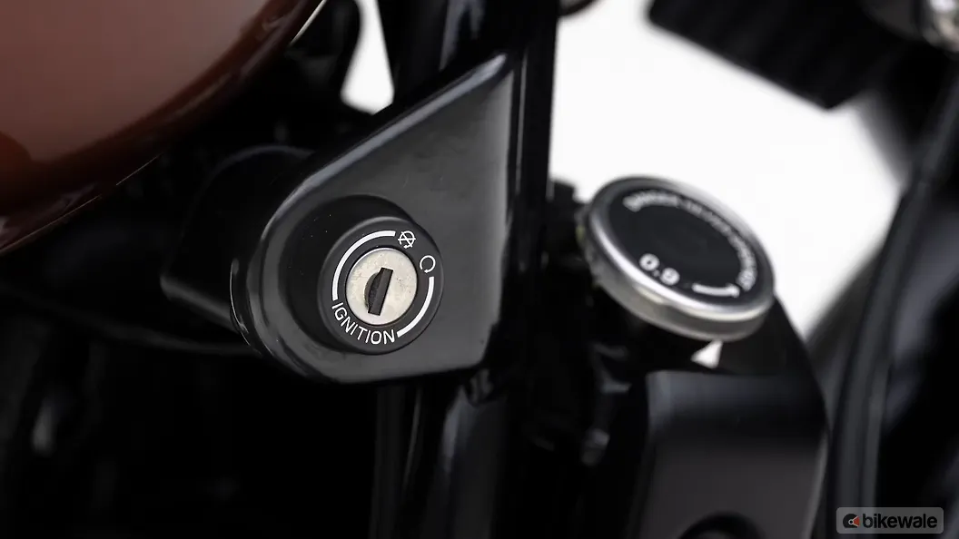 Jawa 42 Bobber Emergency Off Switch/Kill Switch Image – BikeWale