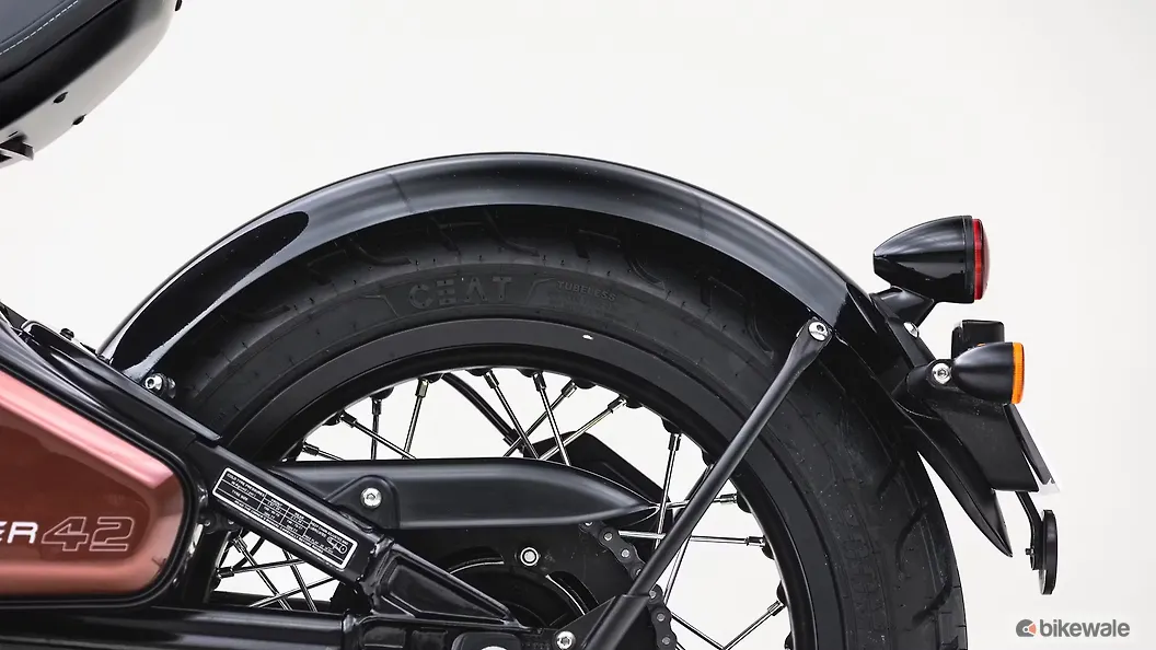 Jawa 42 Bobber Rear Fender Image – BikeWale