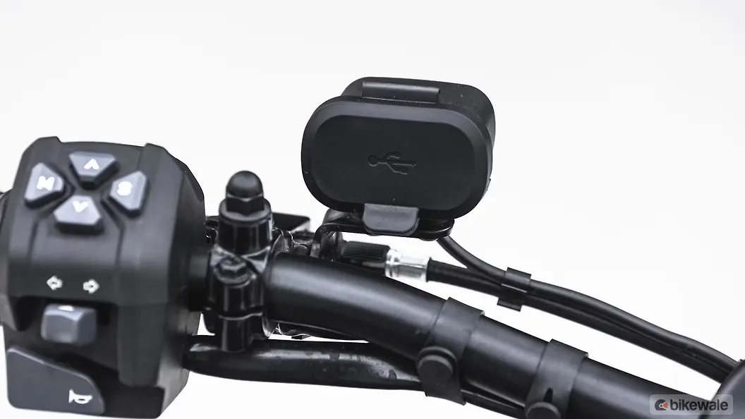 Jawa 42 Bobber Engine Start Switch Image – BikeWale