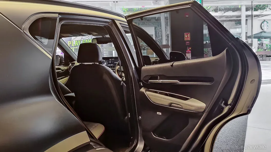 Sonet Rear Door Image, Sonet Photos in India - CarWale