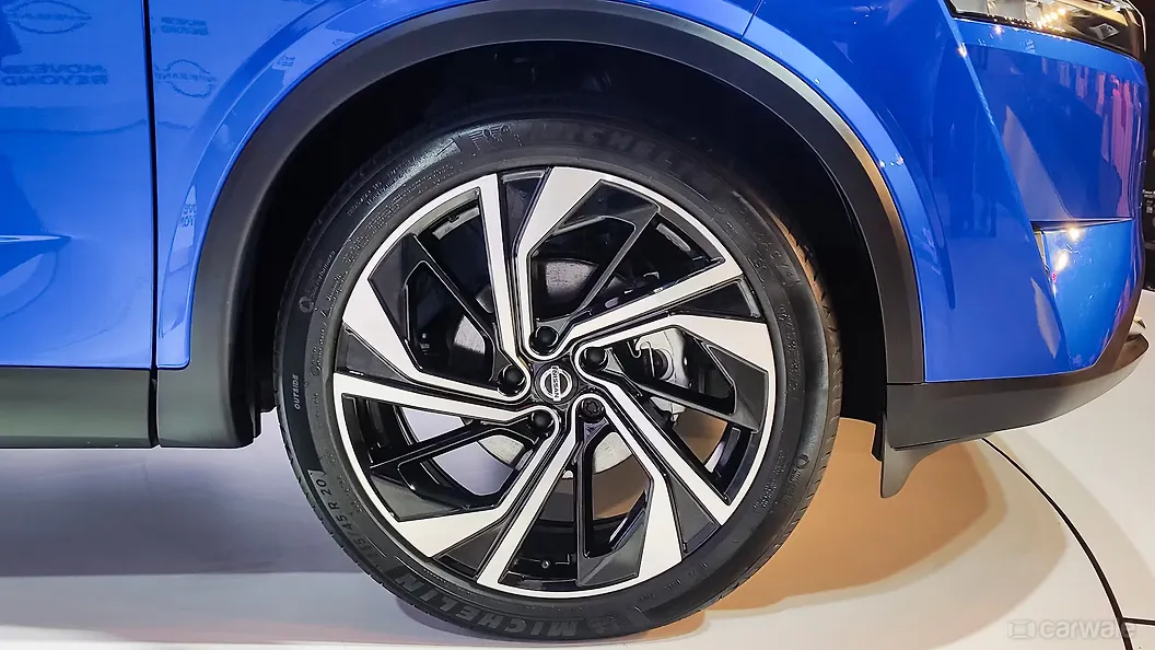 Qashqai Front Fender Image, Qashqai Photos in India - CarWale