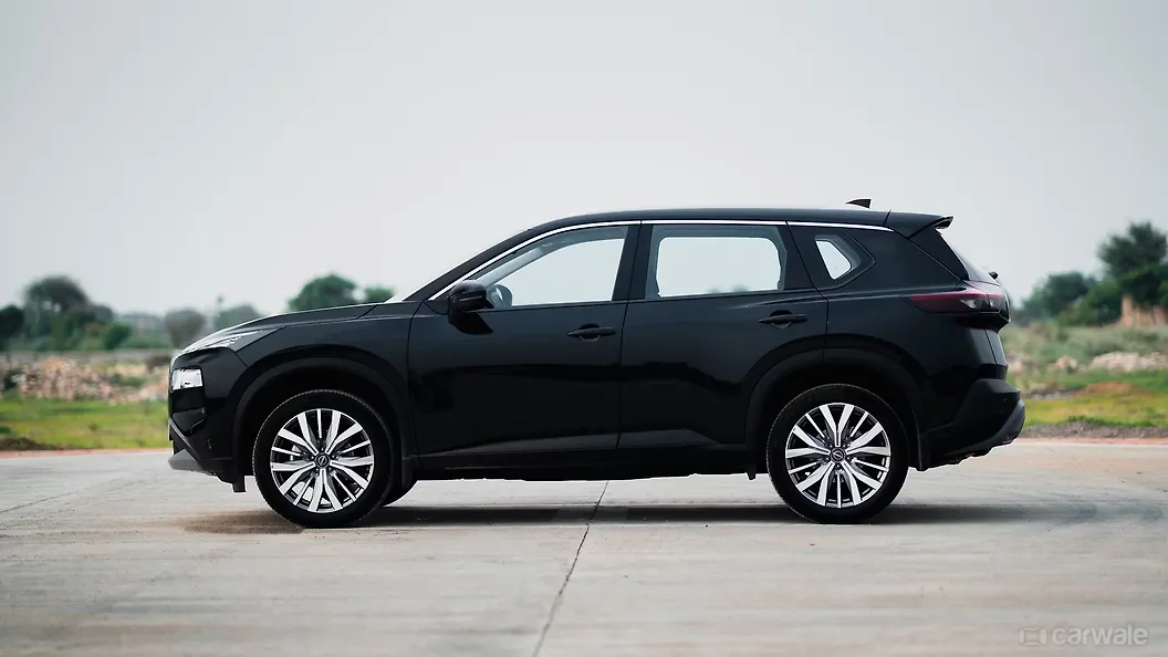 X-Trail Left Side View Image, X-Trail Photos in India - CarWale