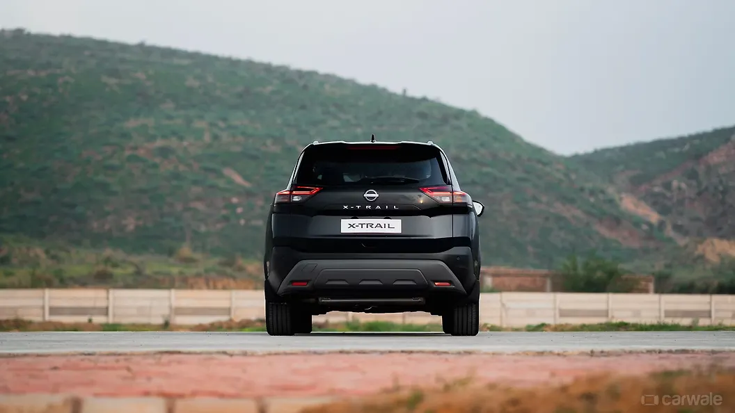 X-Trail Right Side View Image, X-Trail Photos in India - CarWale