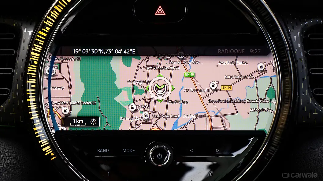 Cooper SE Infotainment System Image, Cooper SE Photos in India - CarWale