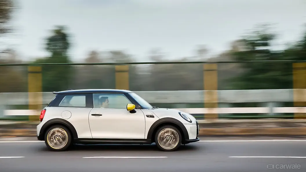 Cooper SE Right Side View Image, Cooper SE Photos in India - CarWale