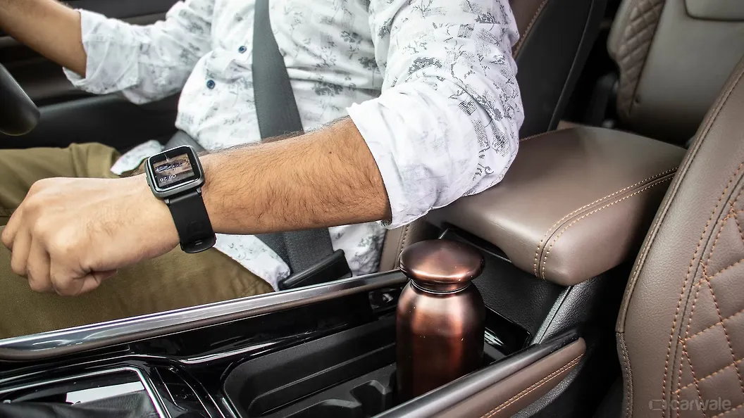 Meridian Front Centre Arm Rest Image, Meridian Photos in India - CarWale