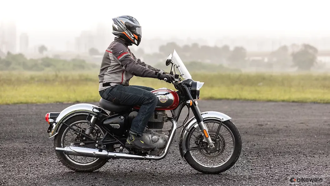 Royal Enfield Old Generation Classic 350 2021 Right Side View Image ...