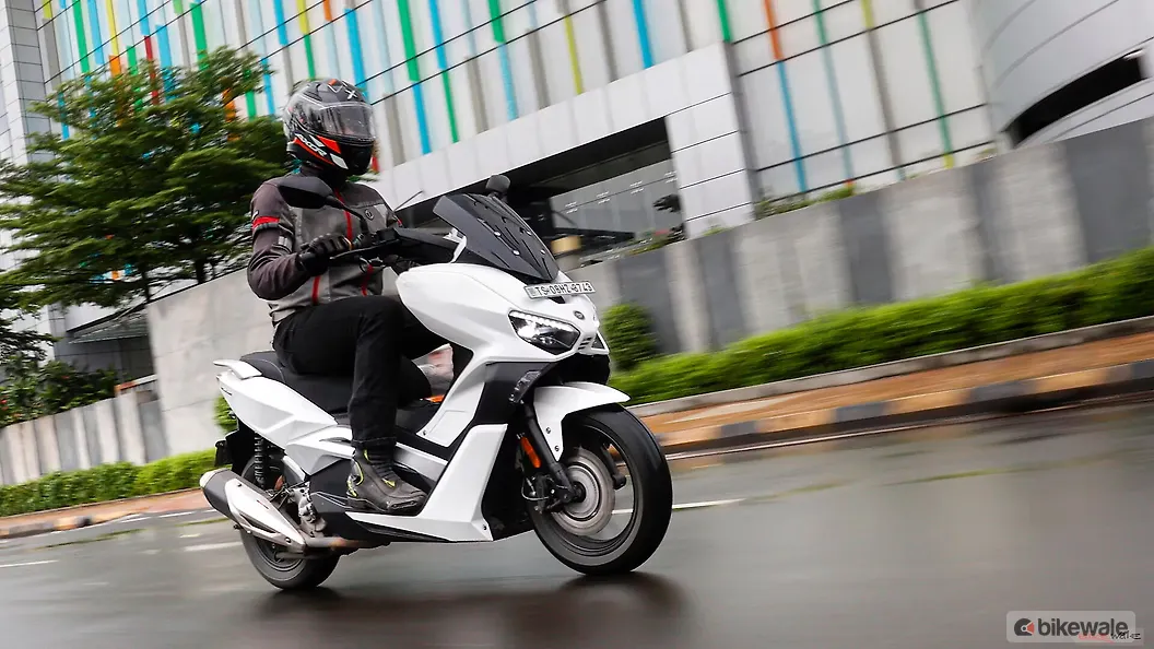 Keeway Vieste 300 Right Rear Three Quarter Image – BikeWale