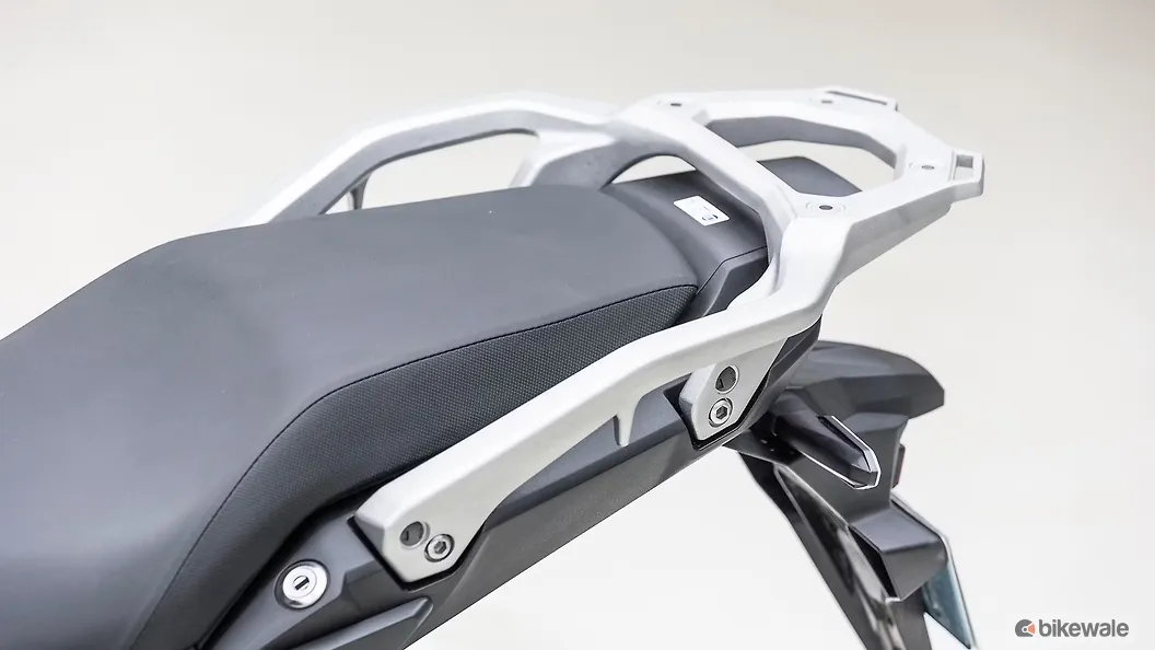 Honda Transalp XL750 [2024] Grab Rail Image – BikeWale