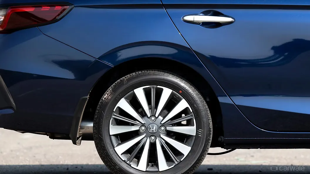 New City Rear Fender Image, New City Photos in India - CarWale