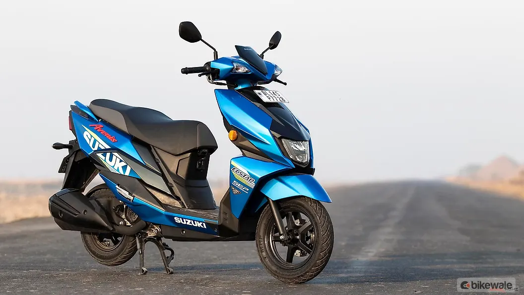 Suzuki Avenis 125 Right Front Three Quarter Image – BikeWale