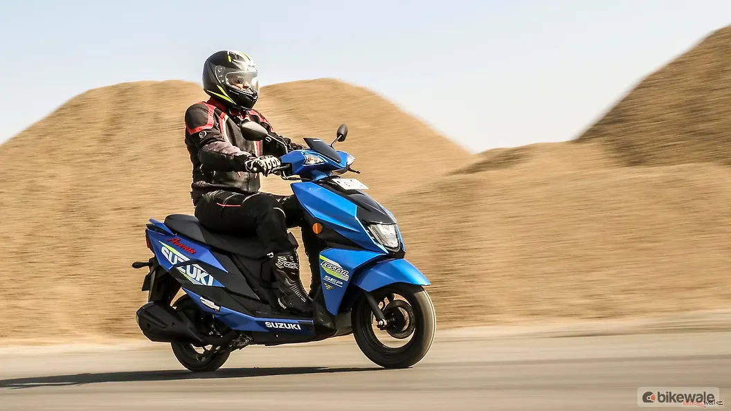 Suzuki Avenis 125 Right Front Three Quarter Image – BikeWale