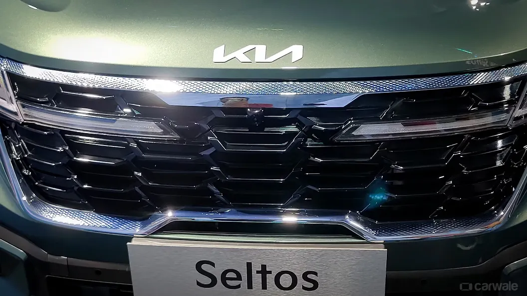 सेल्टोस सामने का लोगो इमेज, सेल्टोस भारत में फ़ोटोज़ - कारवाले