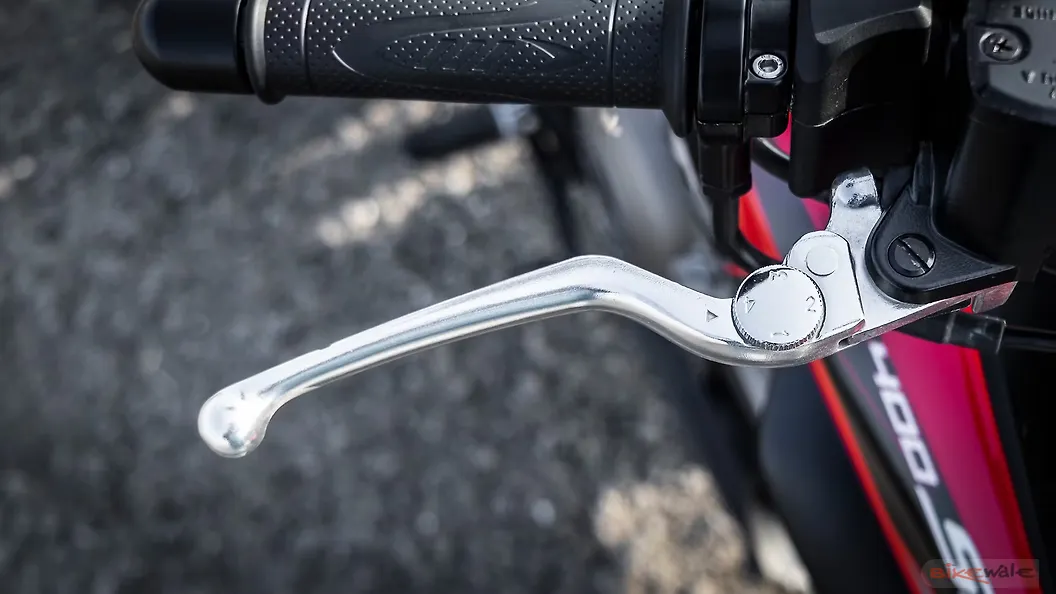 QJ Motor SRK 400 Rear Brake Lever Assembly Image – BikeWale