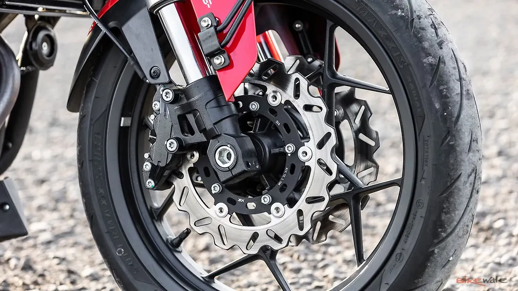 QJ Motor SRK 400 Front Tyre Image – BikeWale