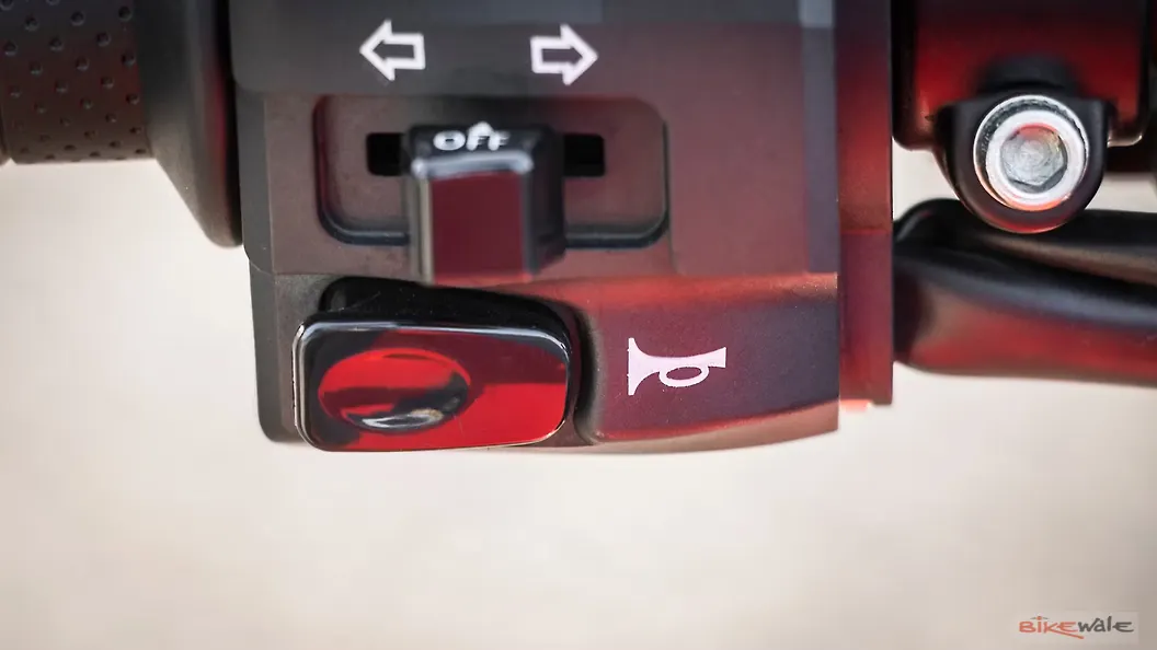 QJ Motor SRK 400 Horn Button Image – BikeWale