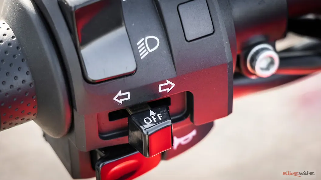 QJ Motor SRK 400 High Beam Low Beam Switch Image – BikeWale