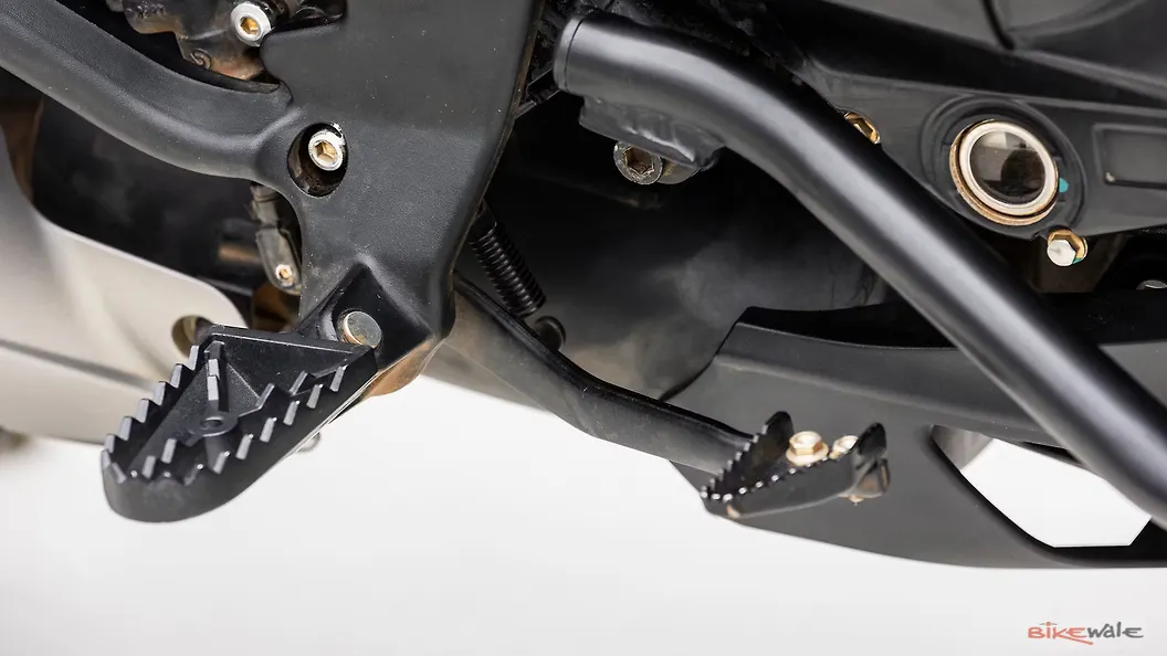 Moto Morini X-Cape Rider Footpeg Image – BikeWale