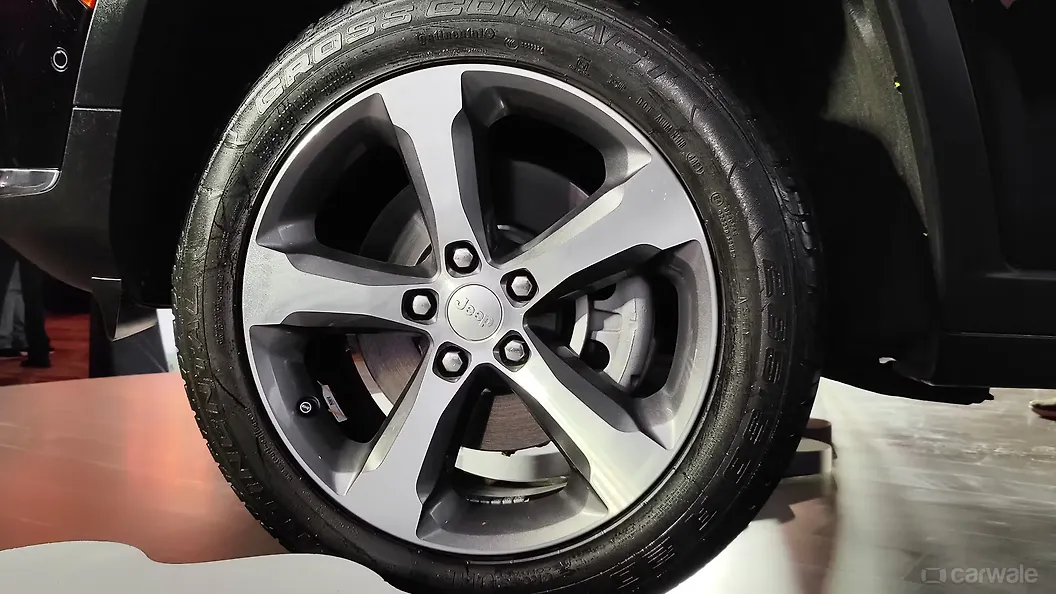 Grand Cherokee Wheel Image, Grand Cherokee Photos in India - CarWale