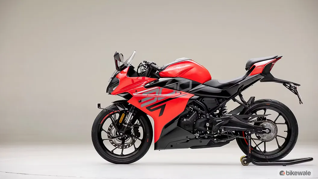 Keeway K300 R Left Side View Image – BikeWale