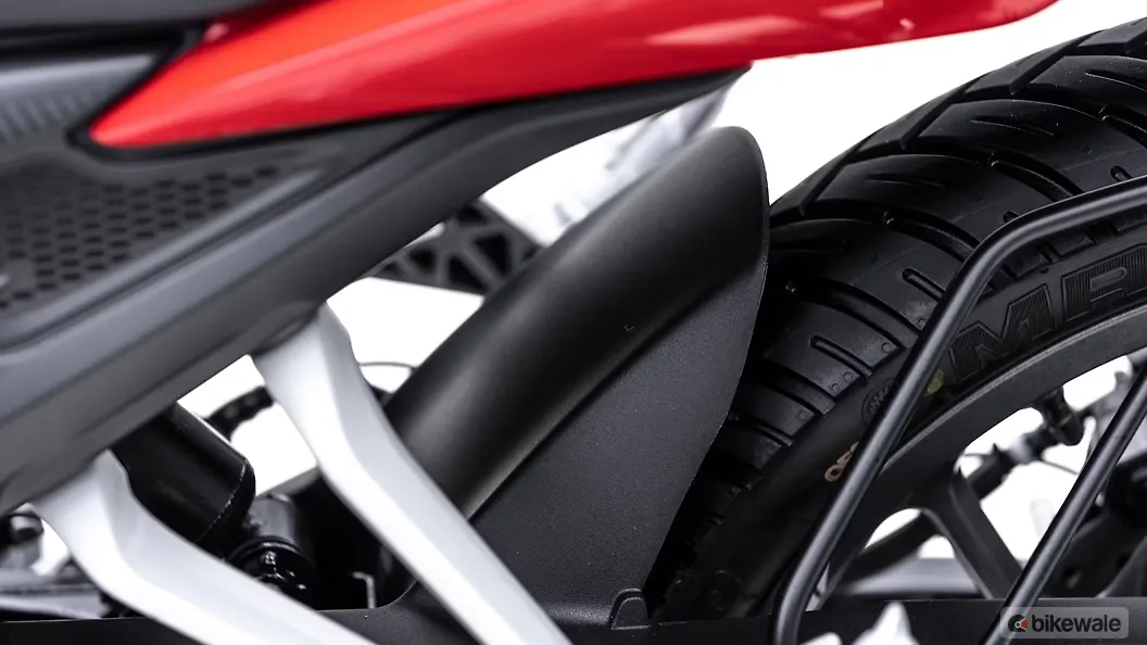 Bajaj Pulsar P150 Chain Cover Image – BikeWale Bajaj Pulsar P150 Chain Cover Image – BikeWale