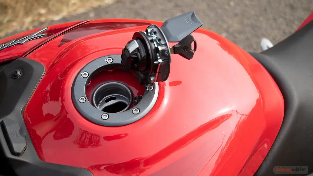 Bajaj Pulsar P150 Branding/Fuel Tank Decal Image – BikeWale