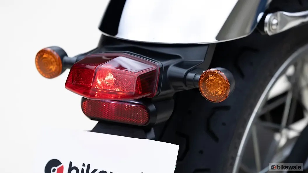 BSA Gold Star 650 Number Plate Lamp Image – BikeWale