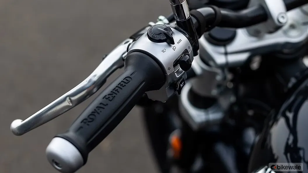 Royal Enfield Super Meteor 650 Right Side View Image – BikeWale