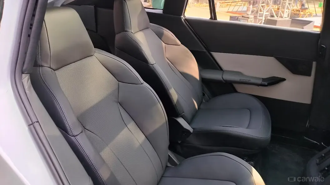 Defy Second Row Seats Image, Defy Photos in India - CarWale