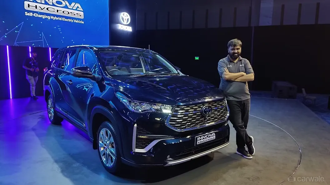 Innova Hycross Front View Image, Innova Hycross Photos in India - CarWale