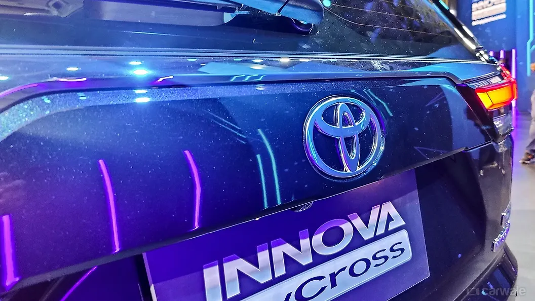 Innova Hycross Rear Badge Image, Innova Hycross Photos in India - CarWale